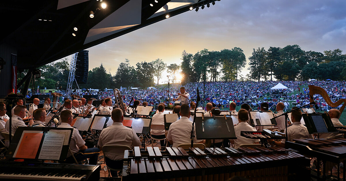 The U.S. Army Band "Pershing's Own" | Patriotic Concert and Fireworks